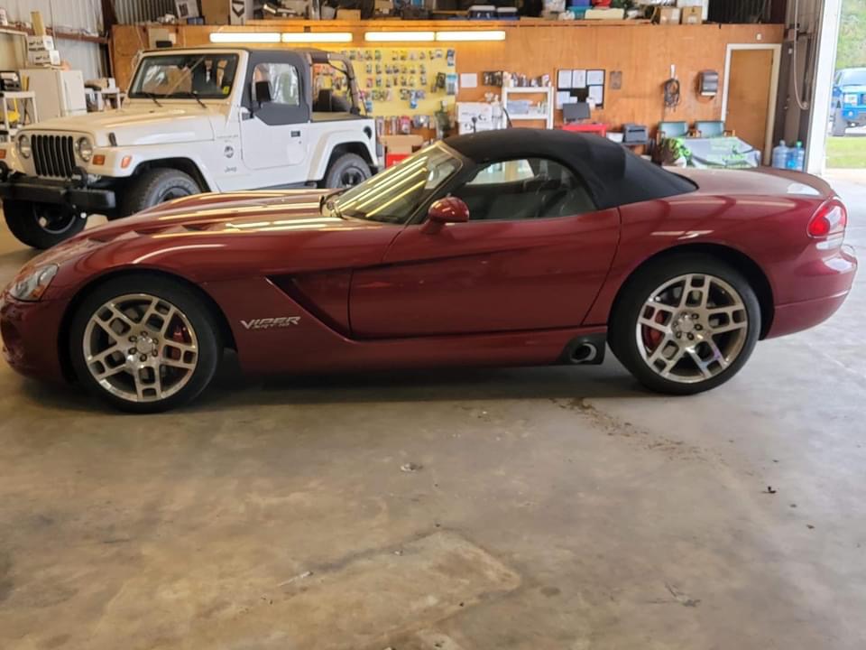 Installed a Sony XAV-AX8000 with front and rear camera in a Dodge Viper ...