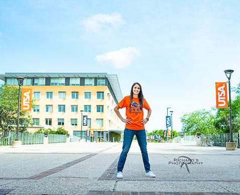 UTSA Graduation Pictures in Cap and Gown by Richard's Photography in ...